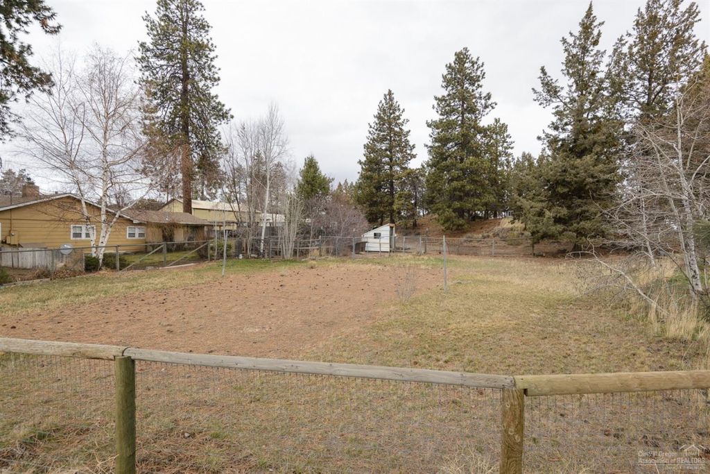 480 SE Reed Market Rd, Bend, OR 97702 - See Est. Value, Schools & More