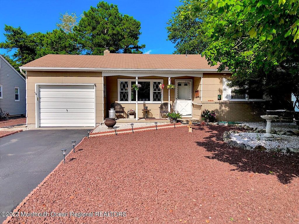 4 Zeeland Drive, Toms River, NJ 08757 | MLS# 22331798 | Trulia