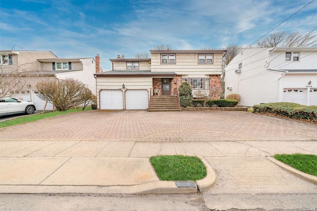 2362 Camp Avenue, Merrick, NY 11566 - See Est. Value, Schools & More