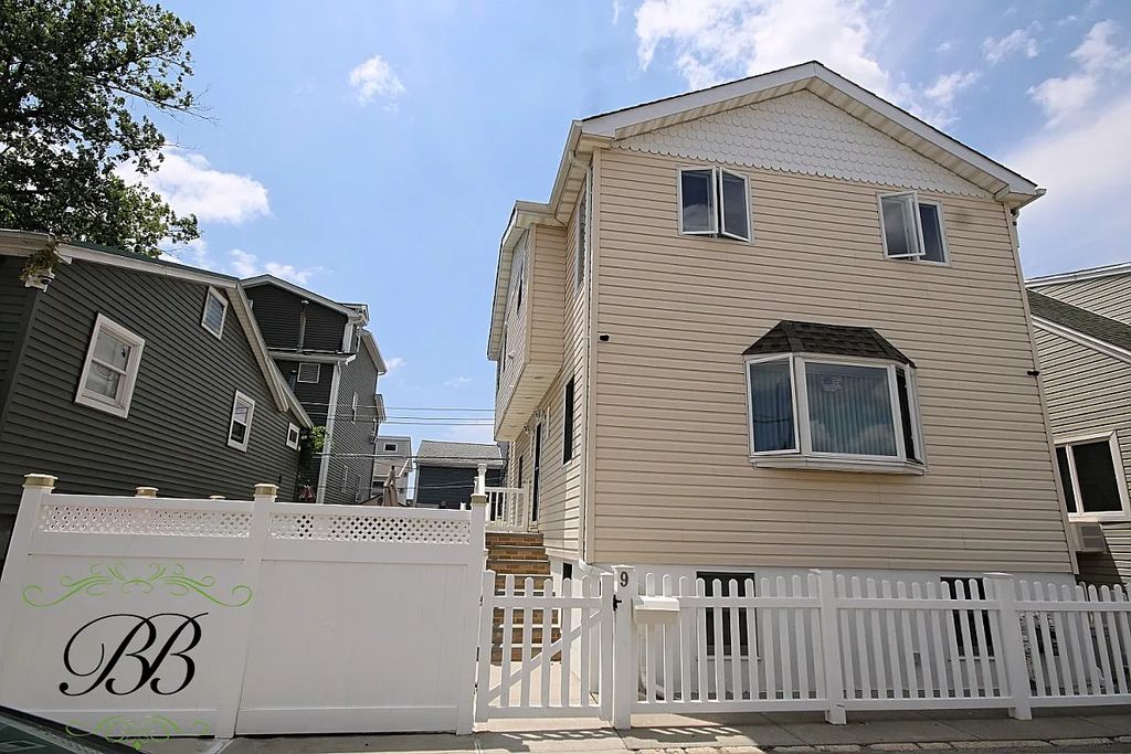 9 Eaton Ct, Brooklyn, NY 11229 - See Est. Value, Schools & More