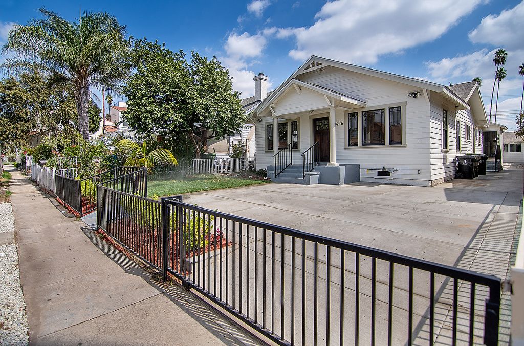 3426 3rd Ave, Los Angeles, CA 90018 - See Est. Value, Schools & More