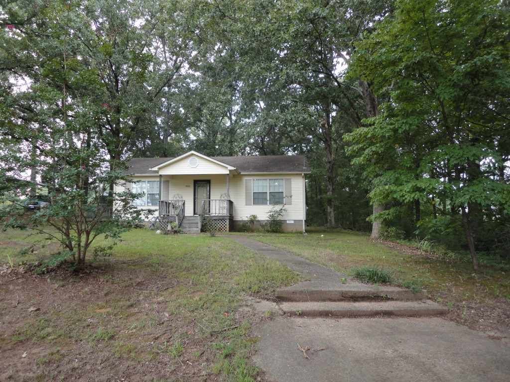 882 W Main St, Henderson, TN 38340 - See Est. Value, Schools & More