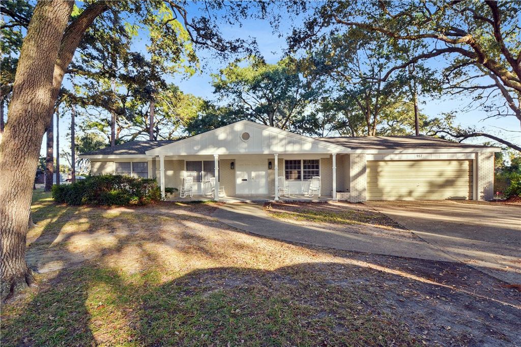 957 N Beachview Dr, Jekyll Island, GA 31527 - See Est. Value, Schools ...
