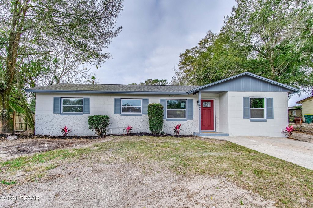 1004 Oak Tree Ln, Deland, FL 32720 - See Est. Value, Schools & More