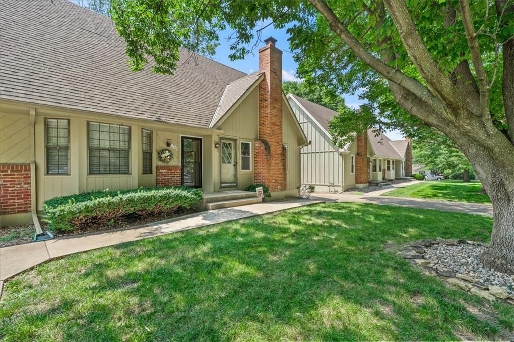 110 SW Robin Rd, Lees Summit, MO 64063 - See Est. Value, Schools & More