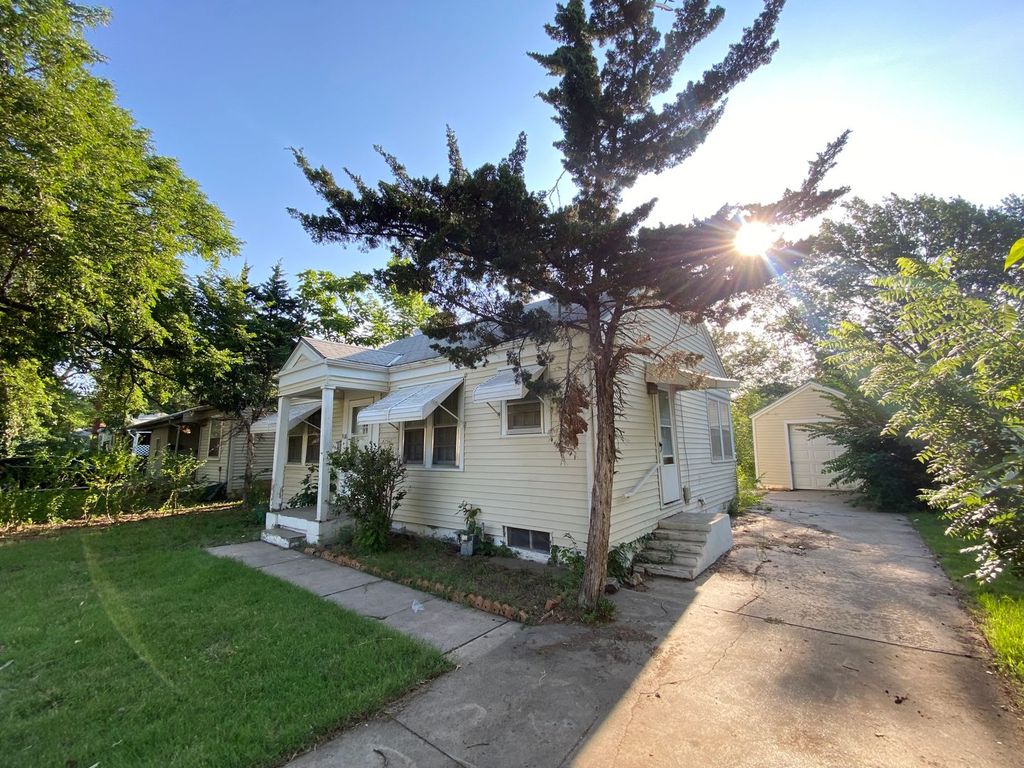 918 N Pershing Ave, Wichita, KS 67208 - See Est. Value, Schools & More