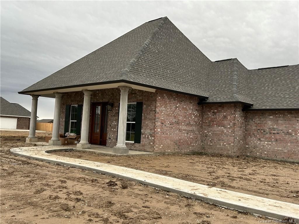 945 Mary Diane McCall Dr, Lake Charles, LA 70605 - See Est. Value ...