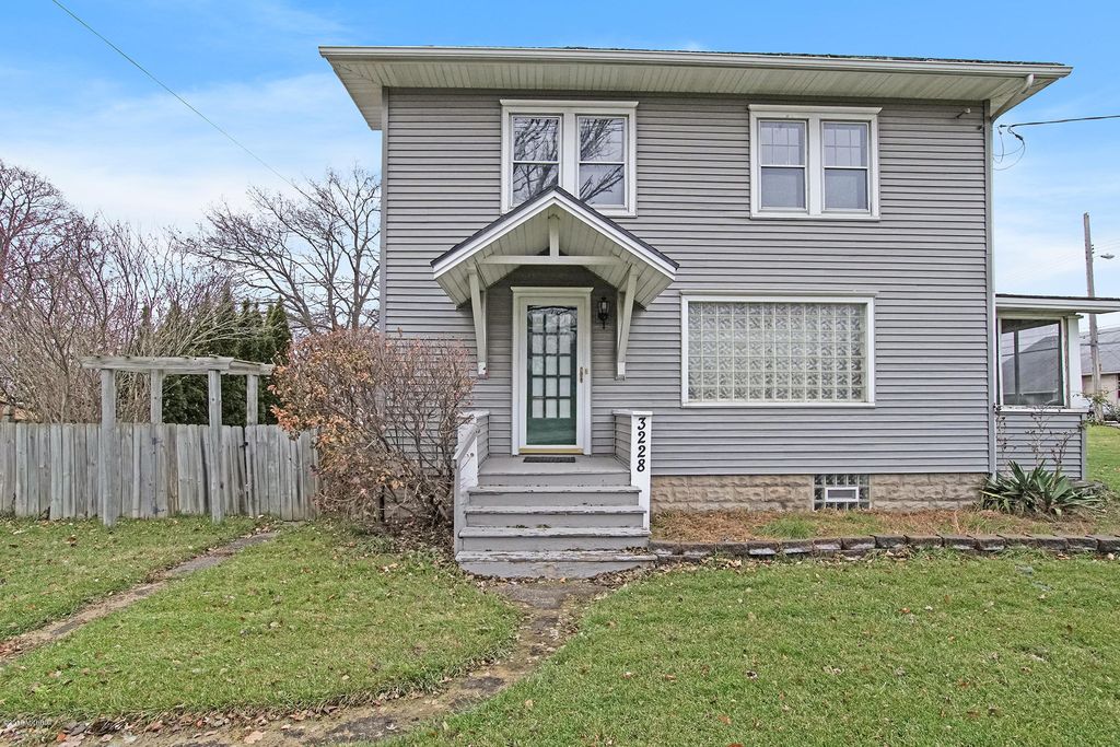 3228 W Willow St, Lansing, MI 48917 - See Est. Value, Schools & More