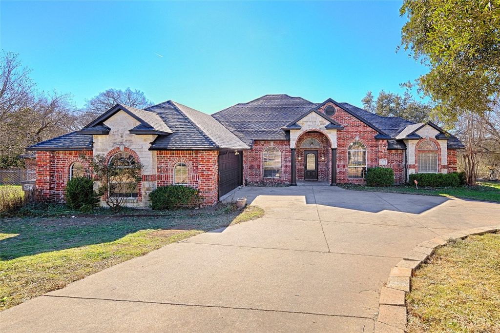 102 Summit Cir, Red Oak, TX 75154 - See Est. Value, Schools & More