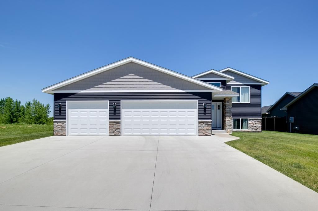 1547 9TH AVE, HUTCHINSON, MN 55350 - See Est. Value, Schools & More