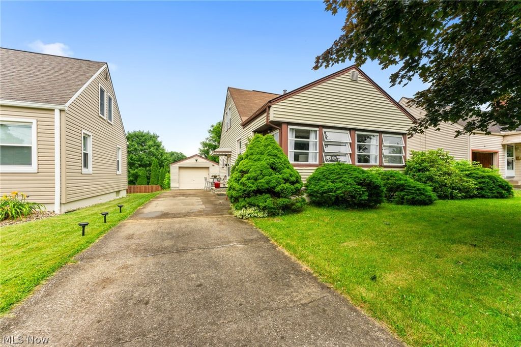 84 Iroquois St, Struthers, OH 44471 - See Est. Value, Schools & More