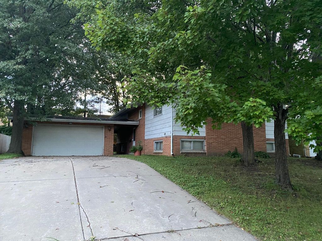 2331 Chatham Rd, Springfield, IL 62704 - See Est. Value, Schools & More