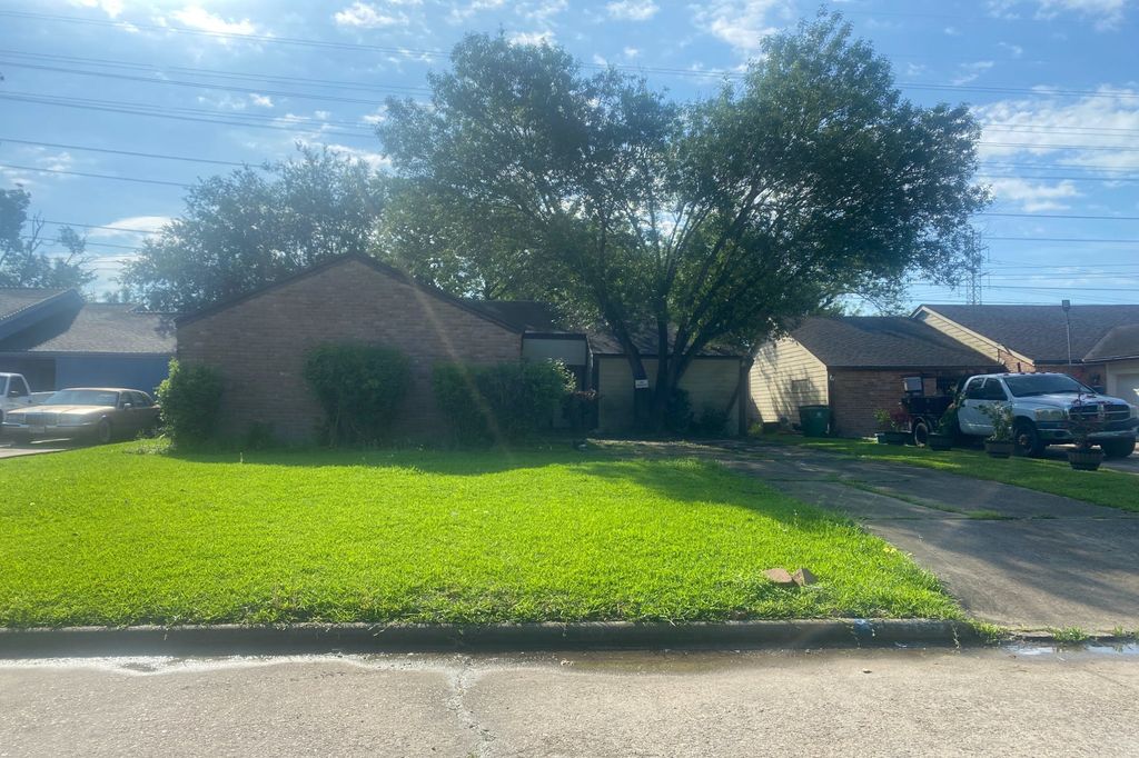 11715 Meadow Trail Ln, Stafford, TX 77477 - See Est. Value, Schools & More