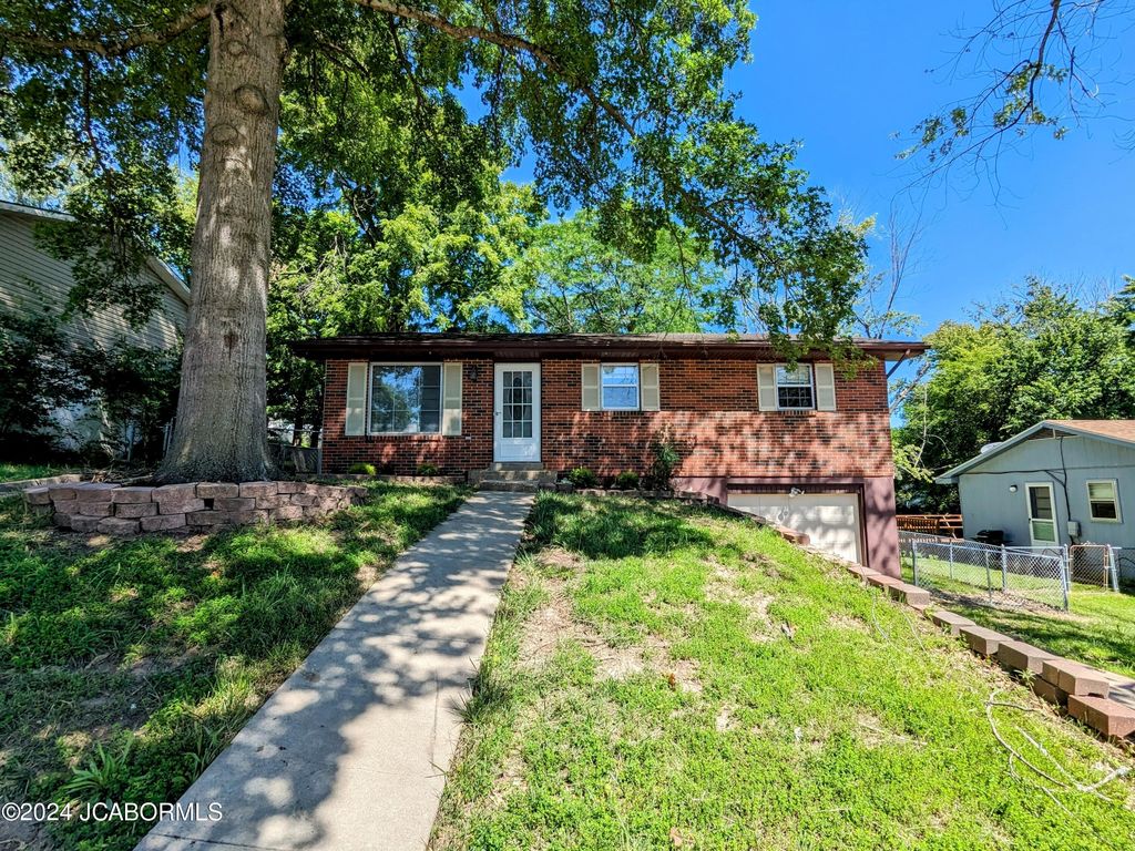 1722 Mississippi St, Jefferson City, MO 65101 - See Est. Value, Schools ...