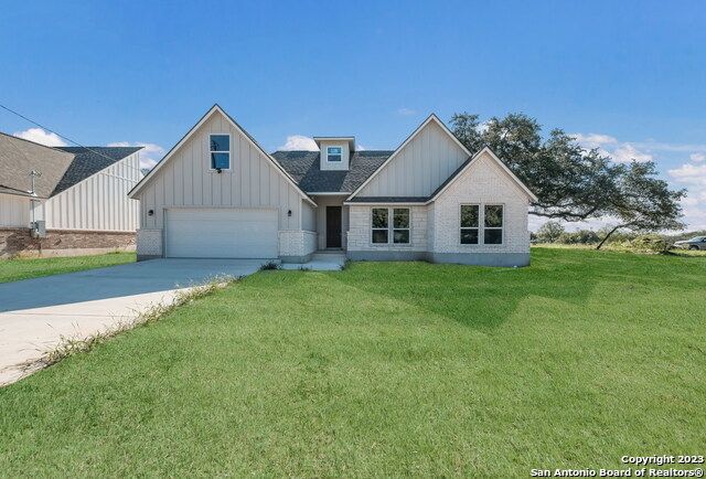 1110 DEVINE DR, Devine, TX 78016 | MLS# 1714979 | Trulia