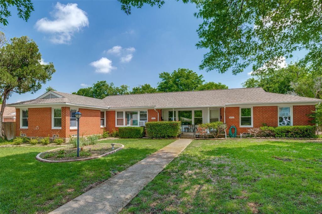 9422 Forest Hills Blvd, Dallas, TX 75218 - See Est. Value, Schools & More