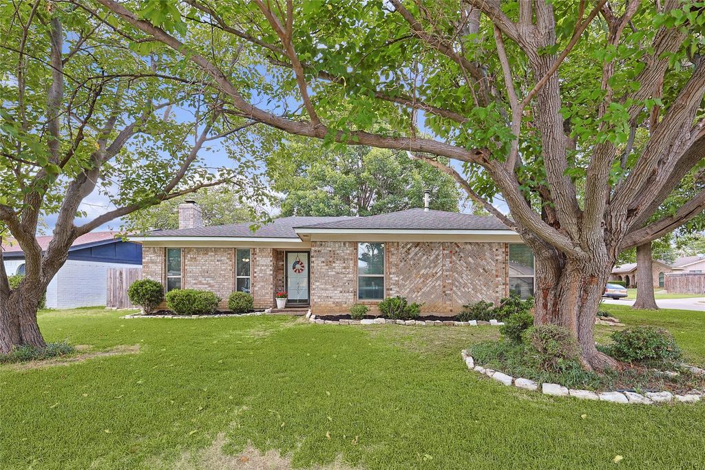 4305 Aspen Way, Haltom City, TX 76137 - See Est. Value, Schools & More