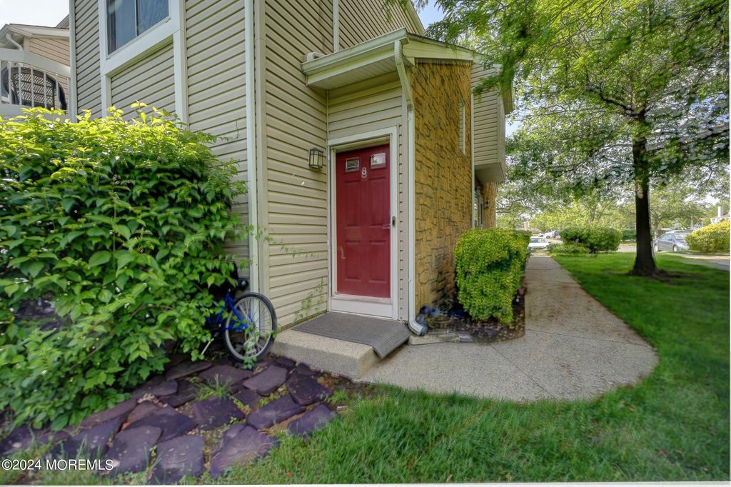 8 Farnham Square #208, Parlin, NJ 08859 - See Est. Value, Schools & More