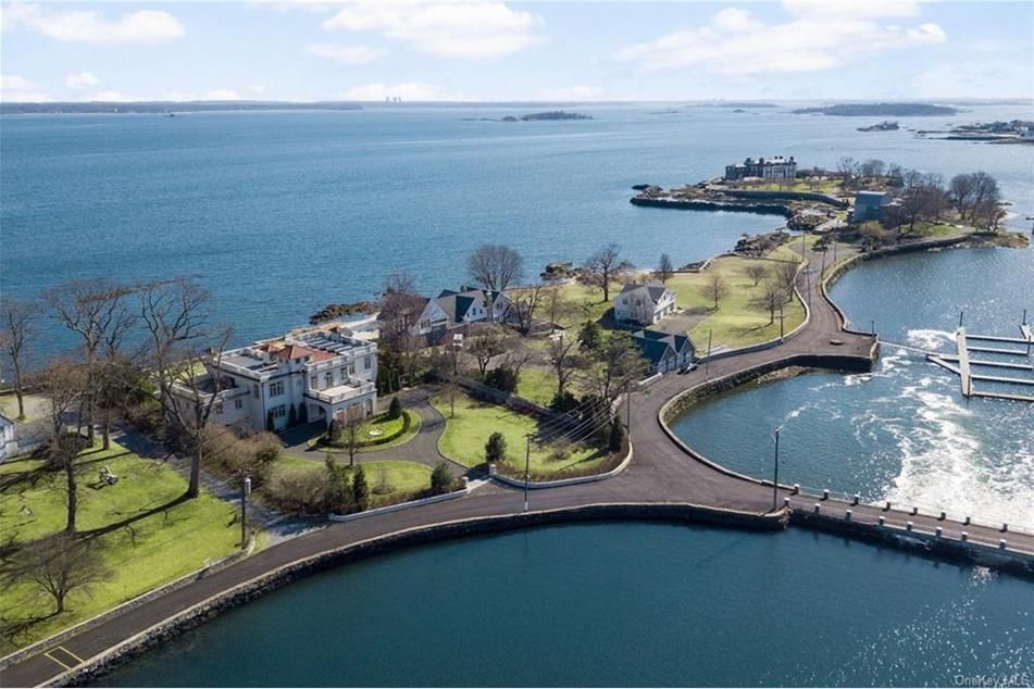 108 Premium Poin, New Rochelle, NY 10801 - See Est. Value, Schools & More