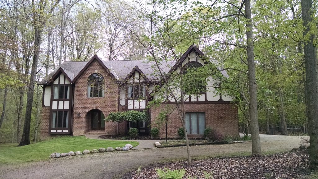 12239 Timothy Ln, Brecksville, OH 44141 - See Est. Value, Schools & More