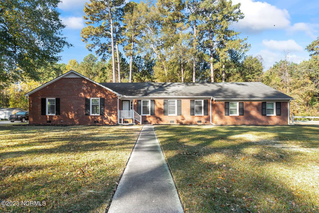 2208 Hodges Road, Kinston, NC 28504 - See Est. Value, Schools & More