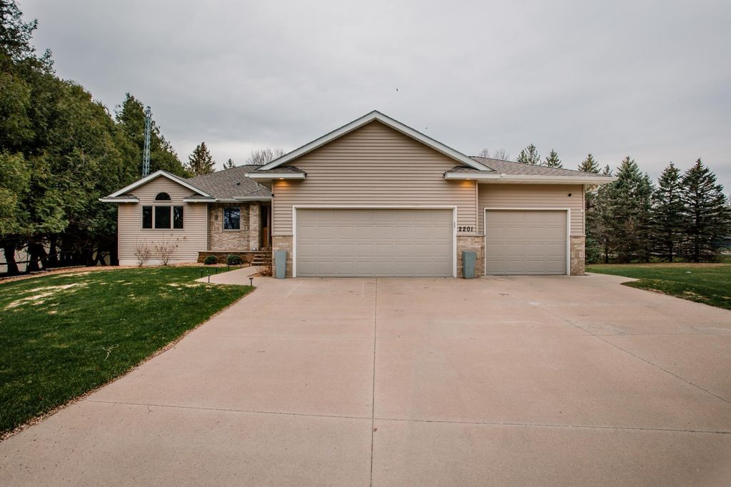 2201 9th Pl SW, Austin, MN 55912 - See Est. Value, Schools & More