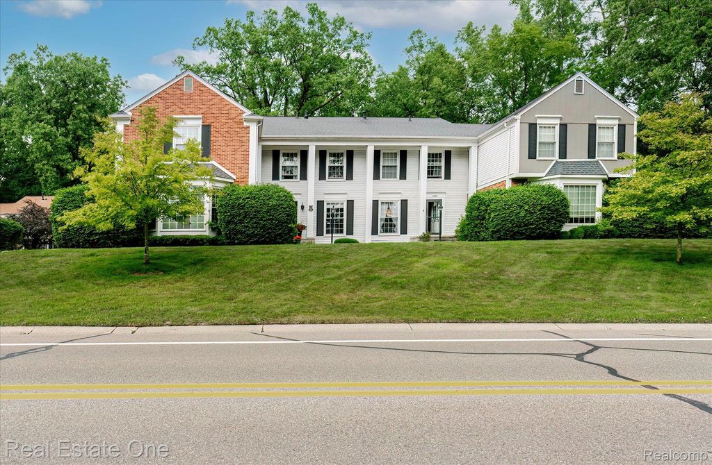 1106 Kings Cove Dr #355, Rochester, MI 48306 - See Est. Value, Schools ...
