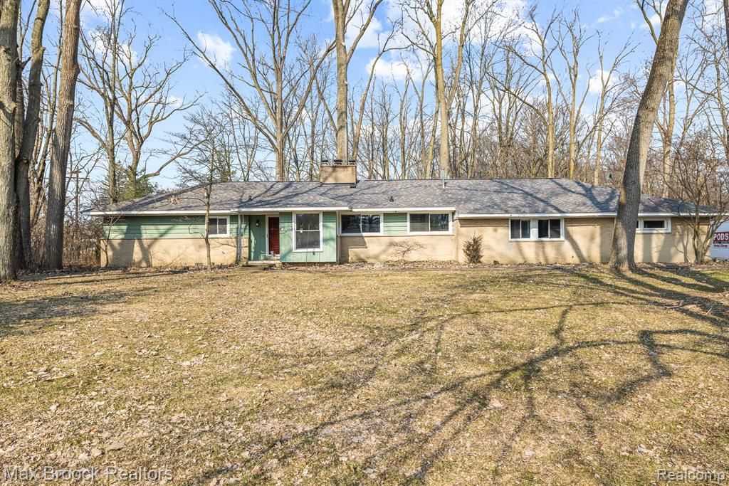 20340 N Greenway St, Southfield, MI 48076 - See Est. Value, Schools & More