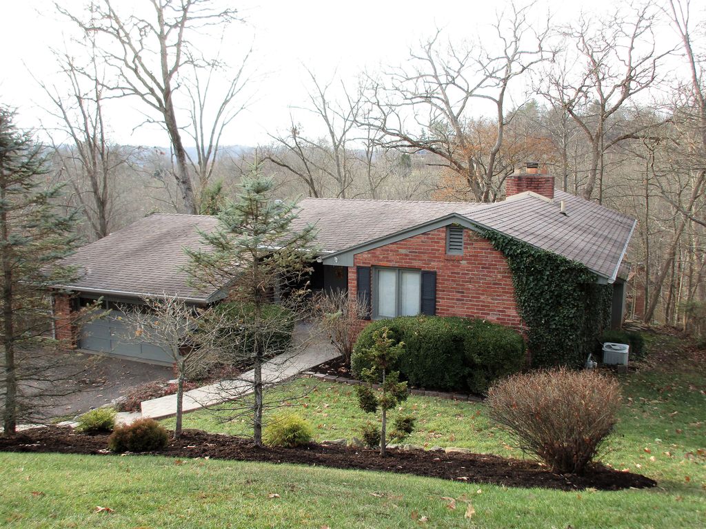 132 Hillcrest Dr, Marietta, OH 45750 - See Est. Value, Schools & More