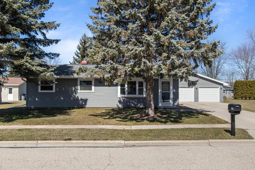 220 North STREET, Fond Du Lac, WI 54937 - See Est. Value, Schools & More
