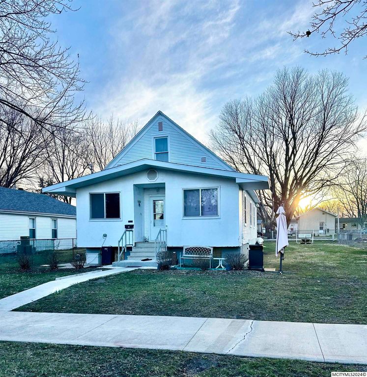 816 S Van Buren Ave, Mason City, IA 50401 | MLS# 240218 | Trulia