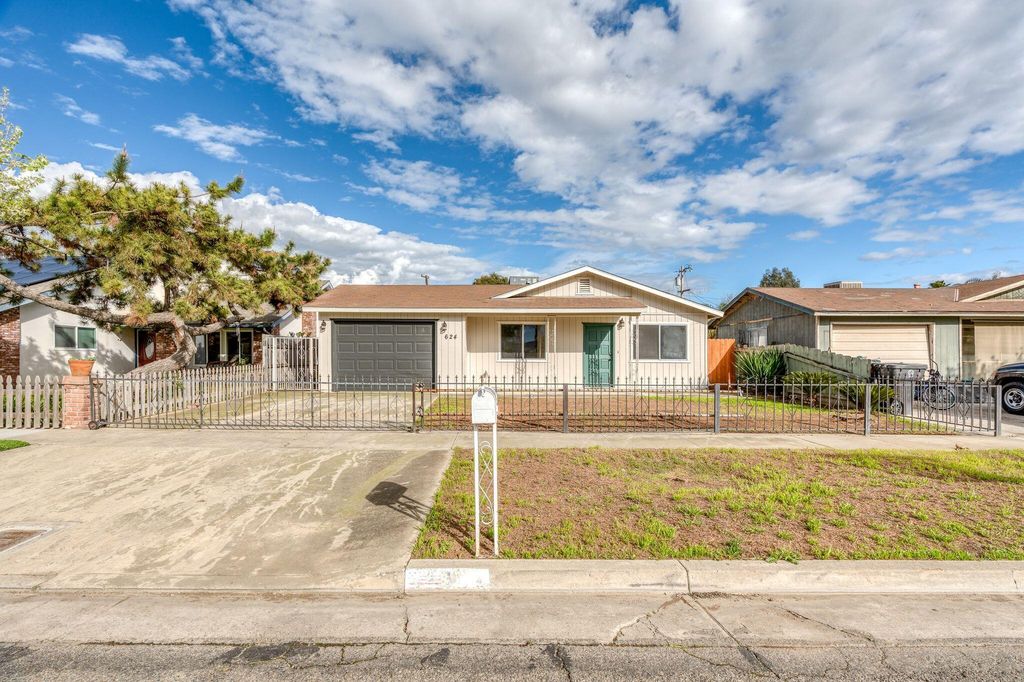926 S Q Street, Tulare, CA 93274 - See Est. Value, Schools & More