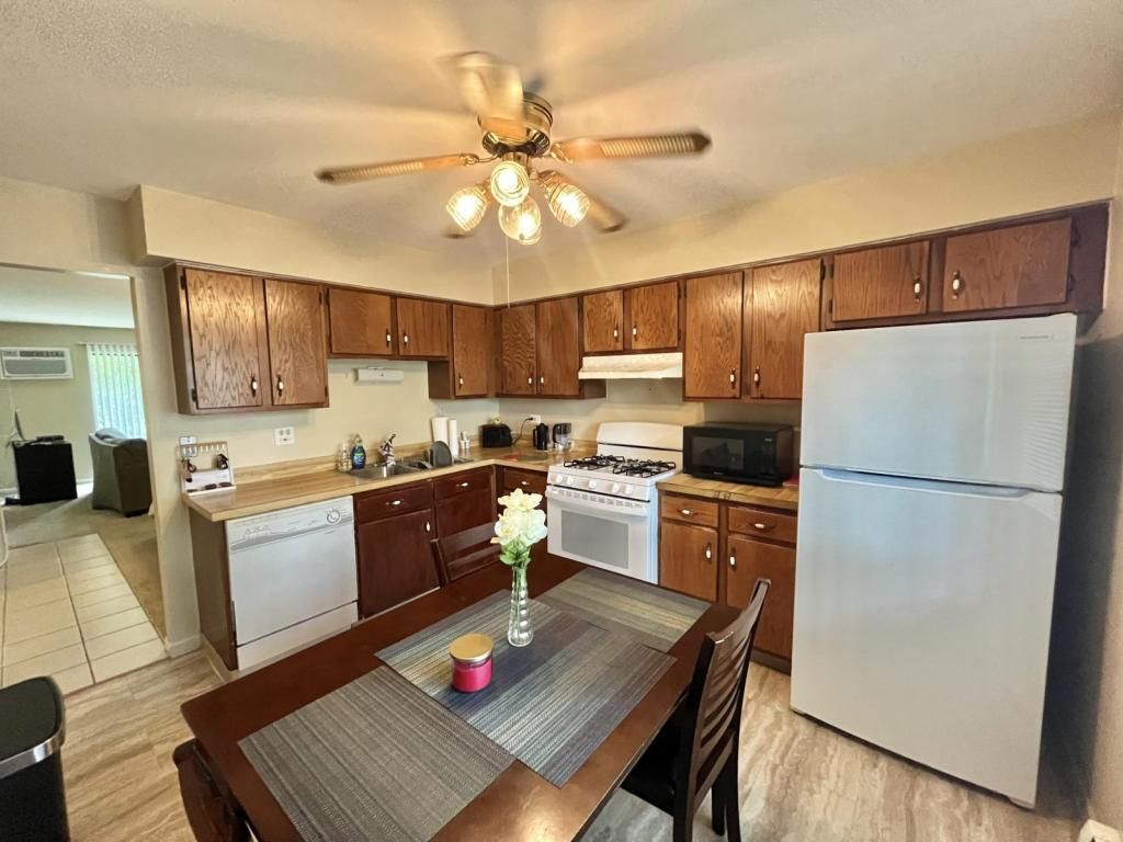 7807 Woodward Ave #1A, Woodridge, IL 60517 | Trulia