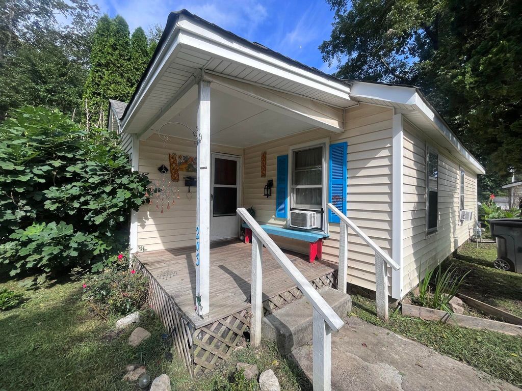 203 Loach St, La Fayette, GA 30728 - See Est. Value, Schools & More