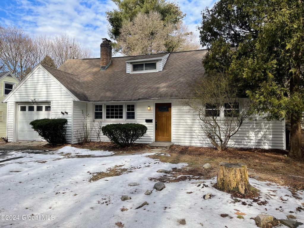 11 Southgate Road, Loudonville, NY 12211 - See Est. Value, Schools & More