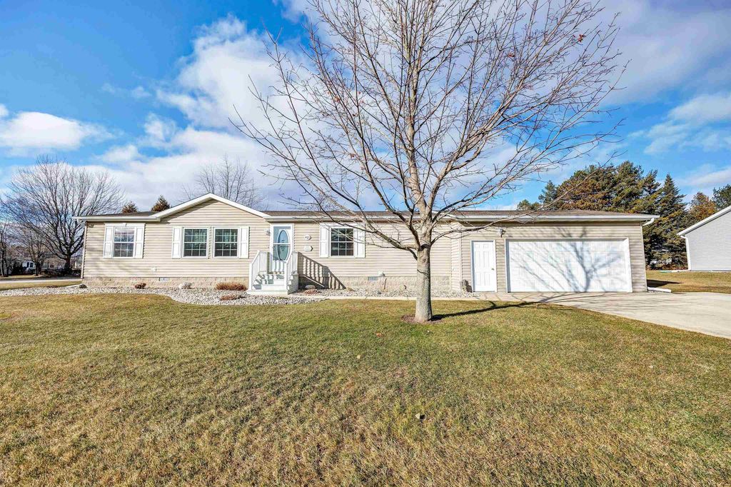 405 Carrie Lynn Ave, Algoma, WI 54201 - See Est. Value, Schools & More