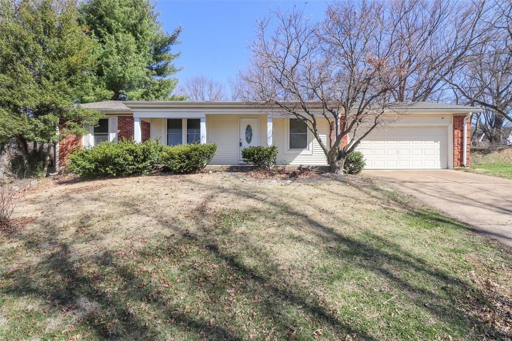 5 Silverbrook Dr, Florissant, MO 63033 - See Est. Value, Schools & More