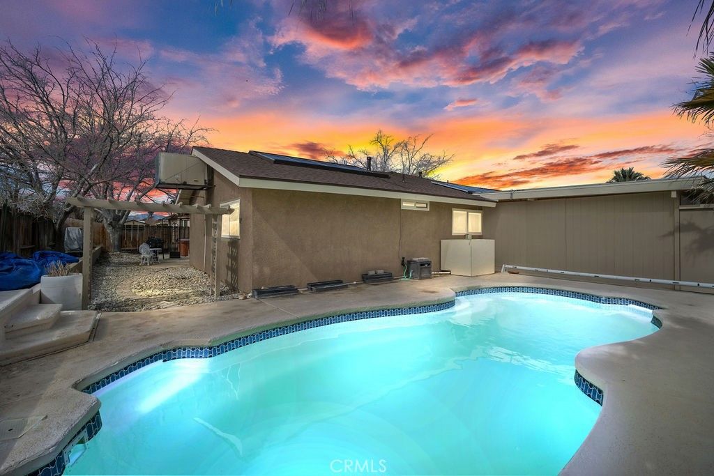 209 W Boston Ave, Ridgecrest, CA 93555 - See Est. Value, Schools & More