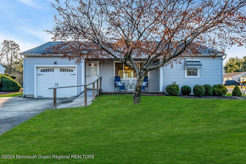 117 Langley Court, Toms River, NJ 08757 - See Est. Value, Schools & More