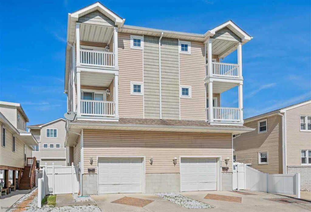 423 W Burk Ave #B, Wildwood, NJ 08260 - See Est. Value, Schools & More