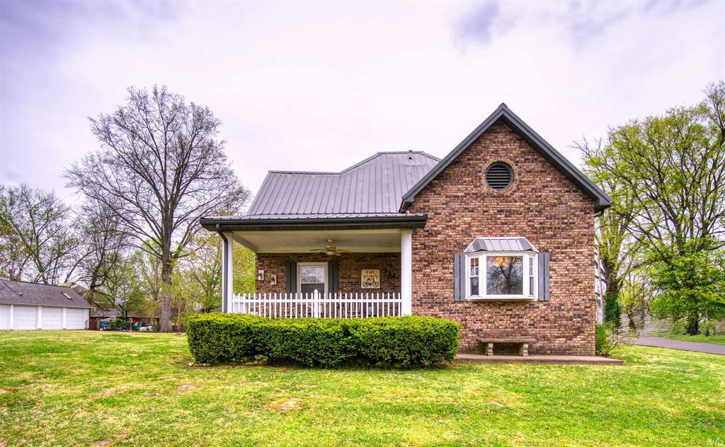 324 S Vine St, Boonville, IN 47601 - See Est. Value, Schools & More
