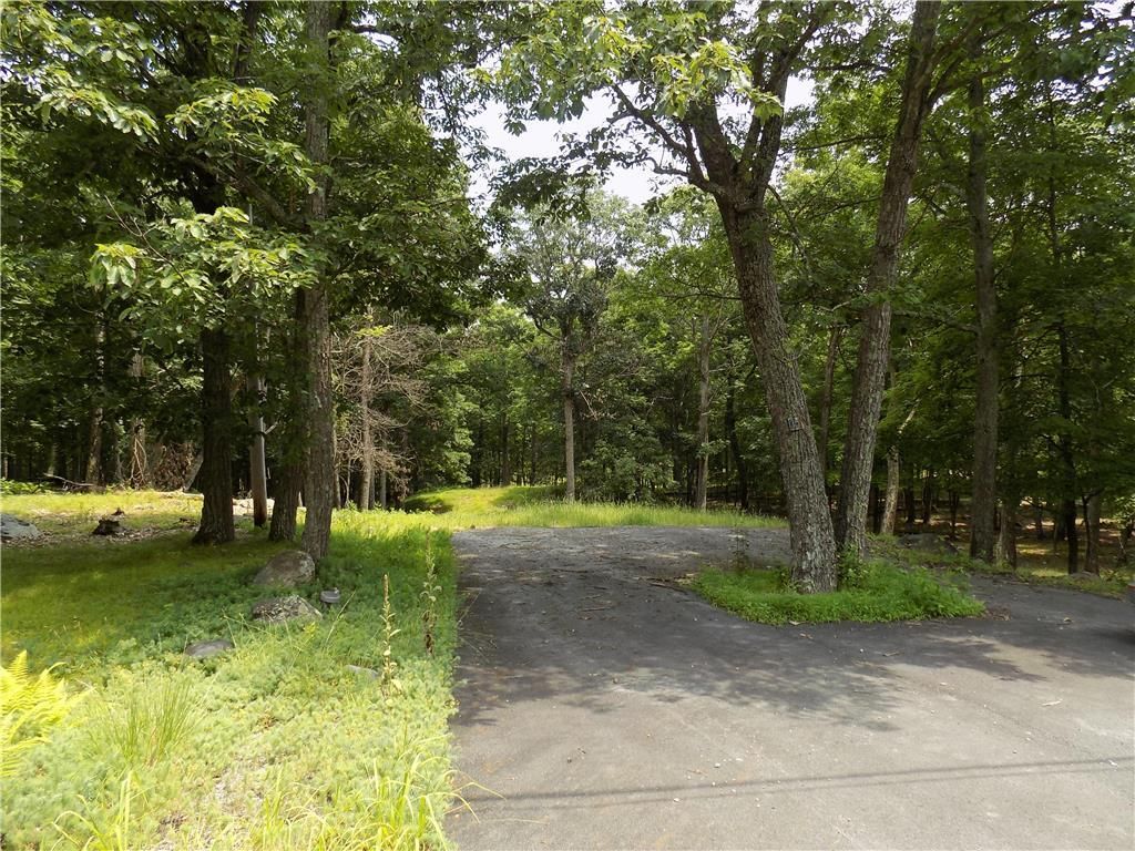 181 Mockingbird Ct, Bushkill, PA 18324 - See Est. Value, Schools & More