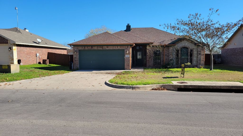 1828 Roadrunner Dr, Weatherford, TX 76088 - See Est. Value, Schools & More