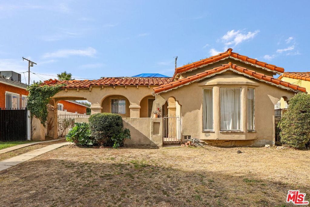 8023 S 2nd Ave, Inglewood, CA 90305 - See Est. Value, Schools & More