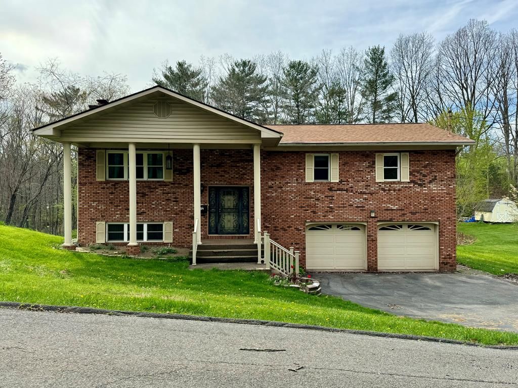 114 Junction St, Beckley, WV 25801 - See Est. Value, Schools & More