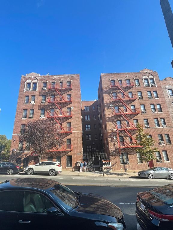 1005 E 174th St, Bronx, NY 10460 - See Est. Value, Schools & More