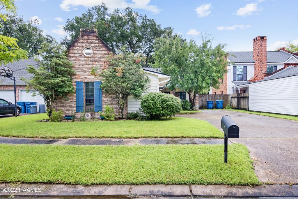203 Chateau Pl, Lafayette, LA 70503 - See Est. Value, Schools & More
