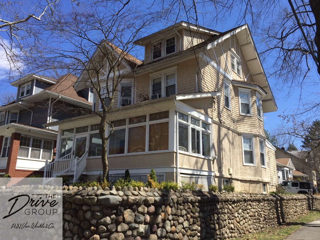 385 Lincoln Ave, Rutherford, NJ 07070 - See Est. Value, Schools & More