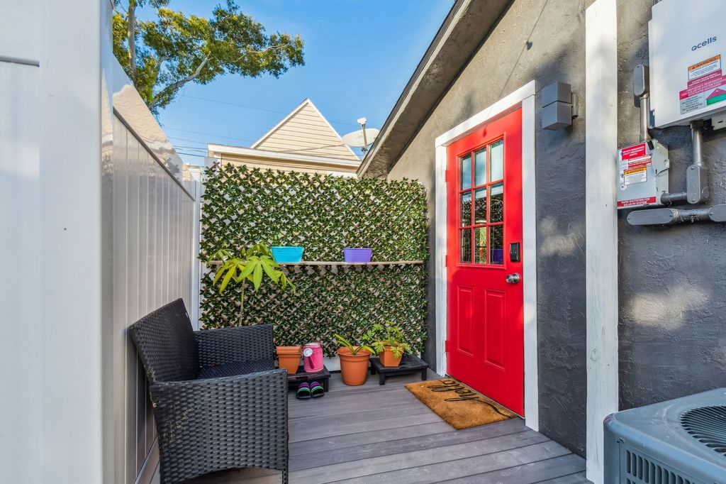 1034 1/2 Queen St N, Saint Petersburg, FL 33713 - See Est. Value ...