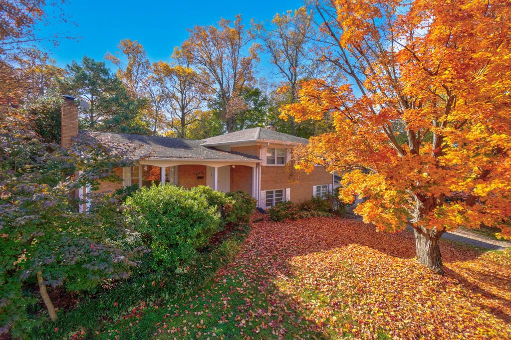 6220 Robinwood Rd, Bethesda, MD 20817 - See Est. Value, Schools & More